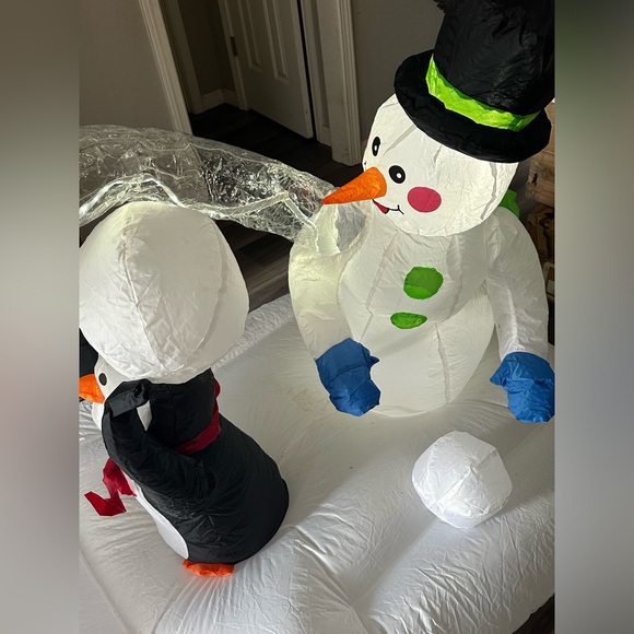 Christmas | Holiday | Inflatable Snowmen Throwing Snowball Christmas ...
